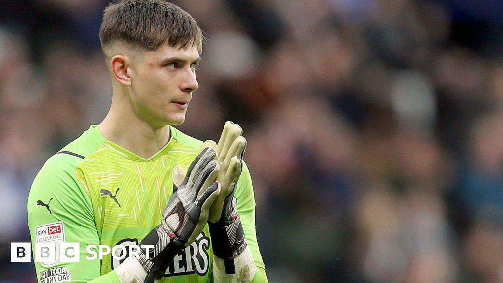 Michael Cooper: Plymouth goalkeeper agrees new contract until 2025 ...