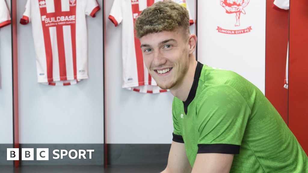 Jordan Wright: Nottingham Forest keeper moves to Lincoln City in ...