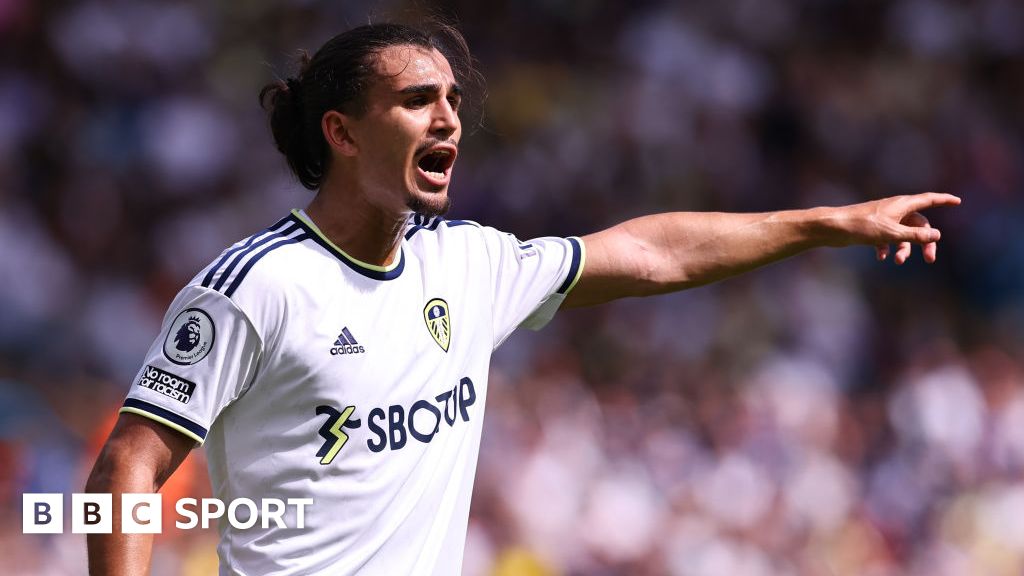 Leeds United: Pascal Struijk growing into left-back role - BBC Sport
