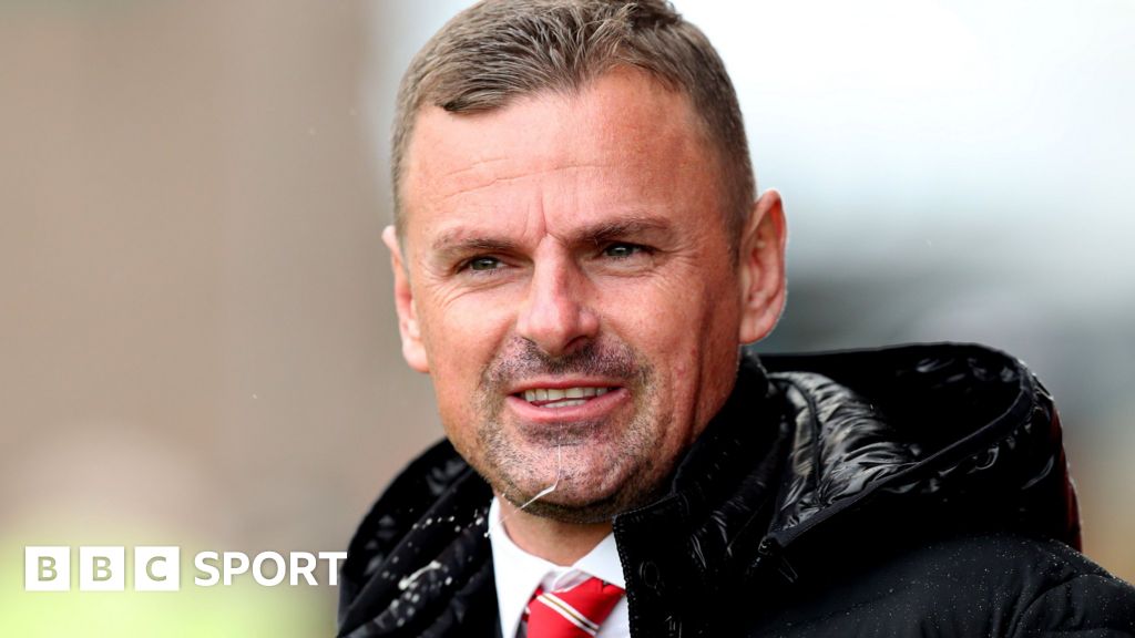 Richie Wellens: Swindon boss signs deal to 2023 as Blackpool approach ...