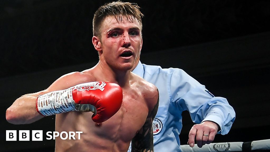 Jay Harris loses to WBC flyweight champion Julio Cesar Martinez in ...