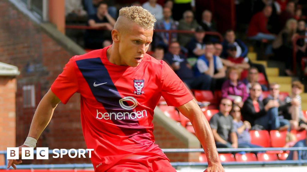 Barrow deals for Lindon Meikle, Andy Parry and Alex-Ray Harvey - BBC Sport