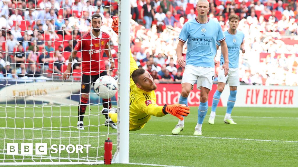 Man Utd: 'De Gea is not a top class goalkeeper' - Sutton - BBC Sport