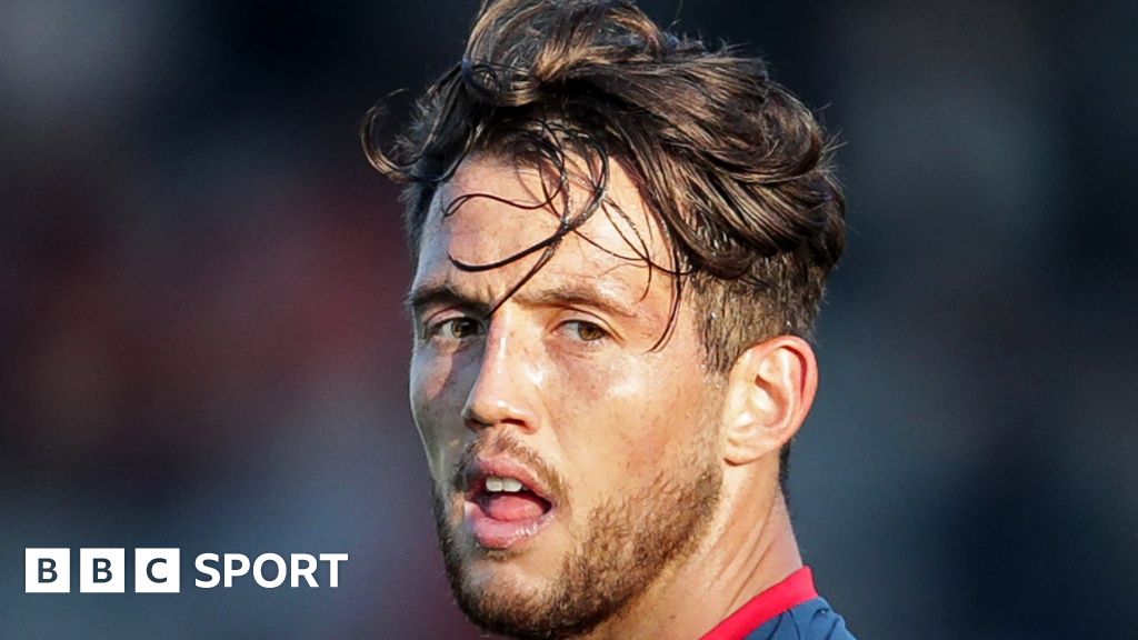 Irish Premiership: Lurgan Blues sign defender Sharkey - BBC Sport