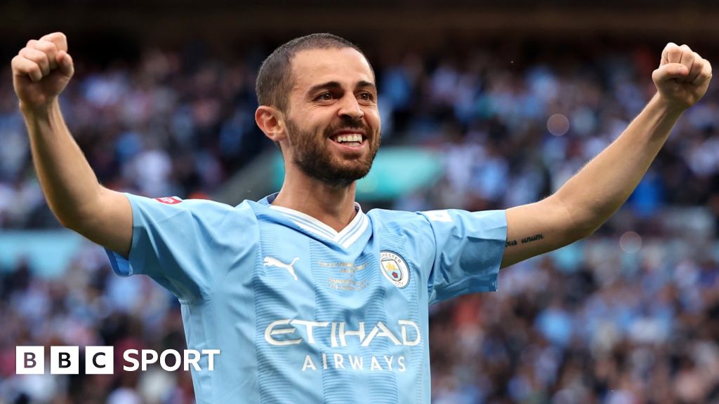 Bernardo Silva: Manchester City midfielder signs one-year contract extension - BBC Sport