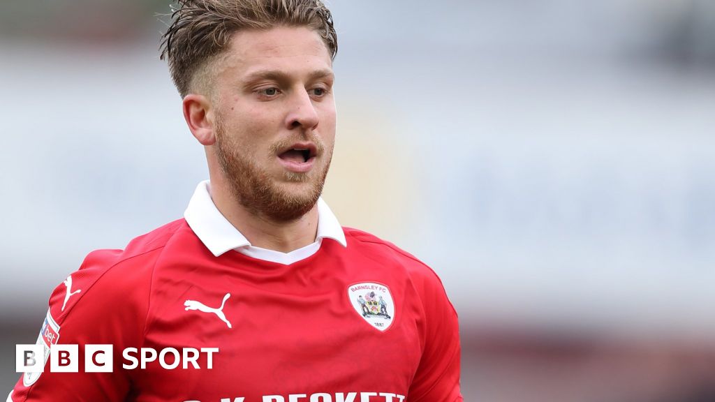 George Moncur: Luton sign Barnsley midfielder for undisclosed fee - BBC ...