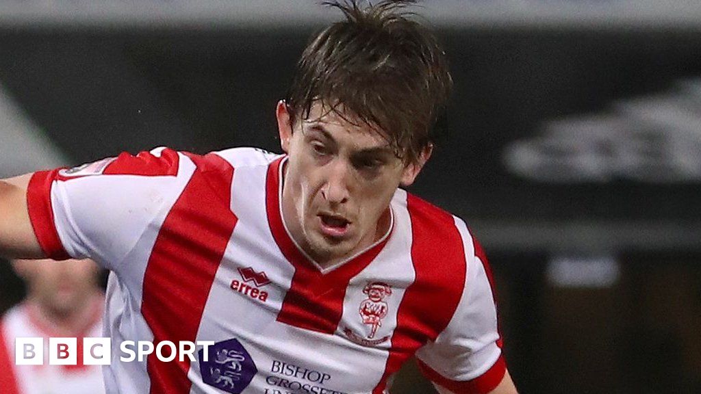 Alex Woodyard: Lincoln City midfielder signs contract extension - BBC Sport