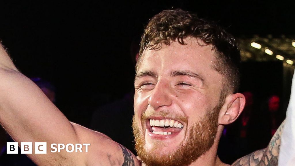 Bellator 217: James Gallagher back to winning ways in Dublin - BBC Sport