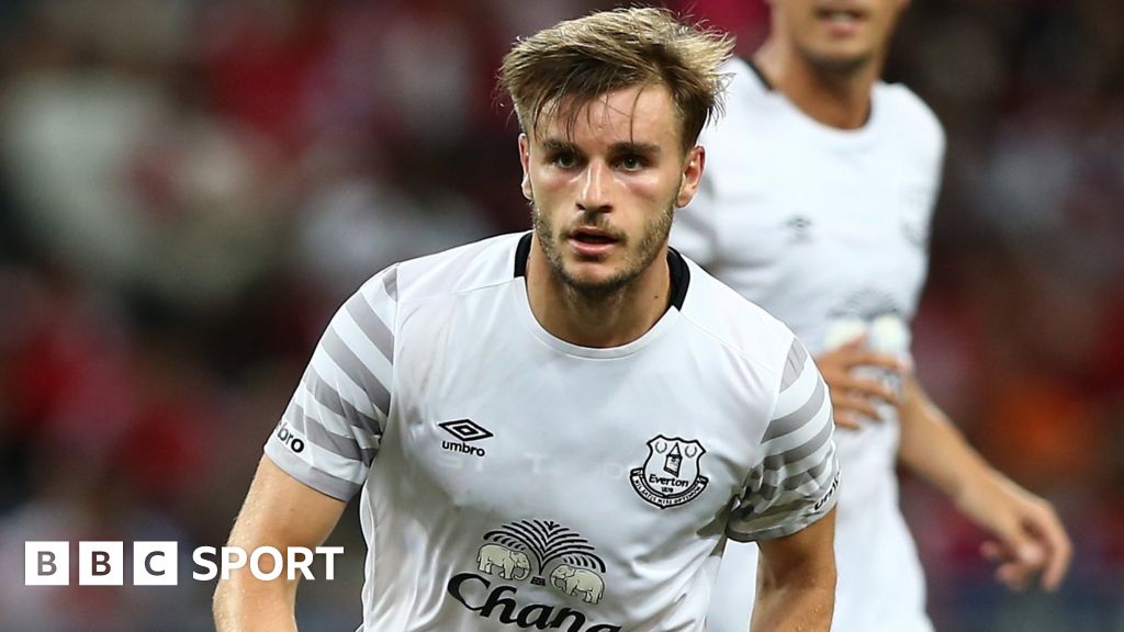 Luke Garbutt: Fulham sign Everton defender on loan - BBC Sport