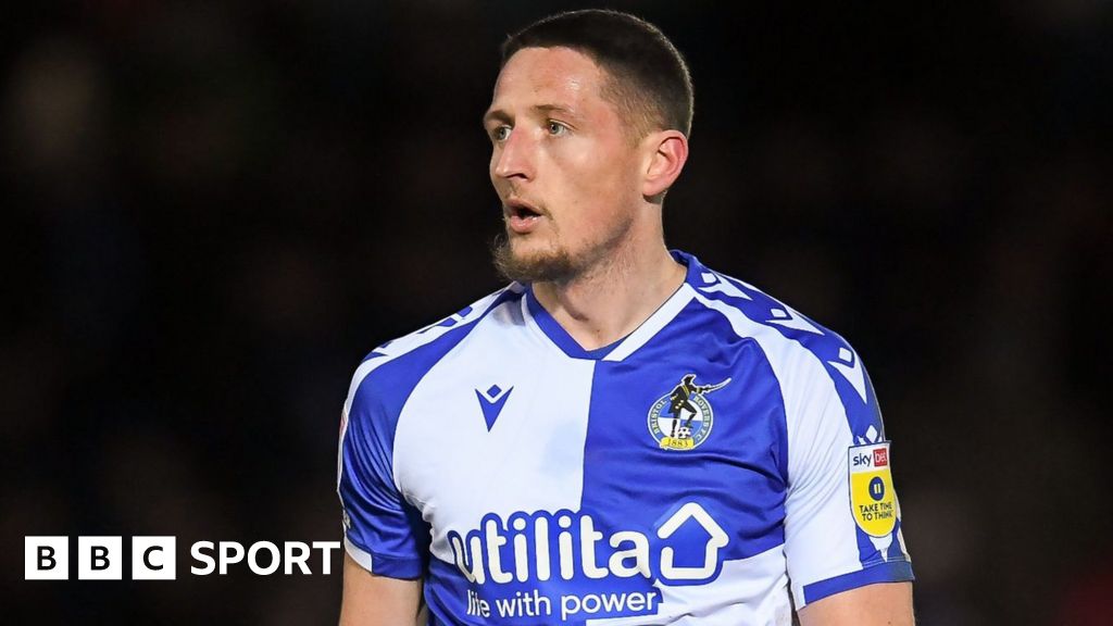 Ryan Loft: Port Vale sign striker from Bristol Rovers - BBC Sport