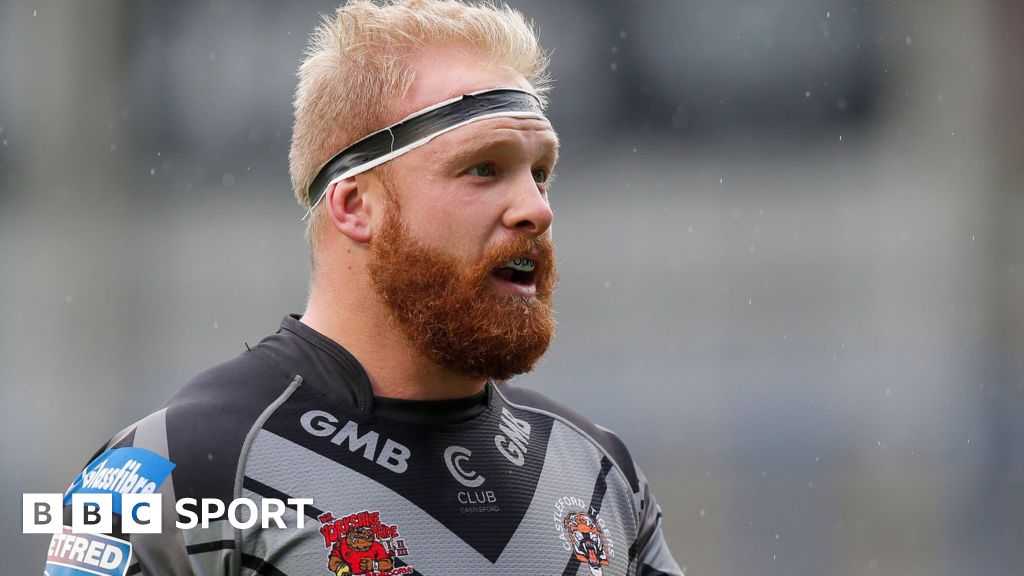 Oliver Holmes: Castleford Tigers back row signs new contract for 2021 ...
