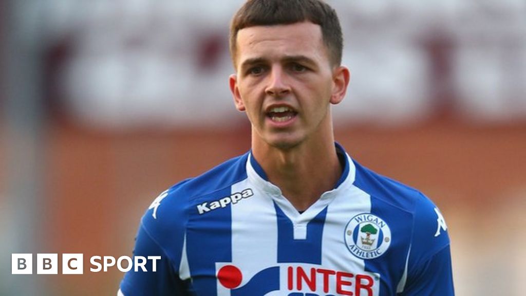 Ryan Jennings: Cheltenham Town loan young Wigan winger - BBC Sport