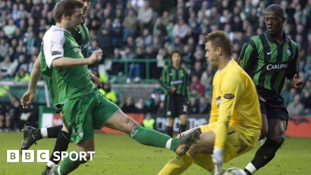 Hibernian add goalkeeper Boruc - BBC Sport