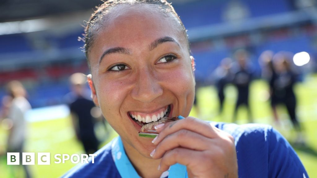 Lauren James: Chelsea forward signs new contract to 2027 - BBC Sport