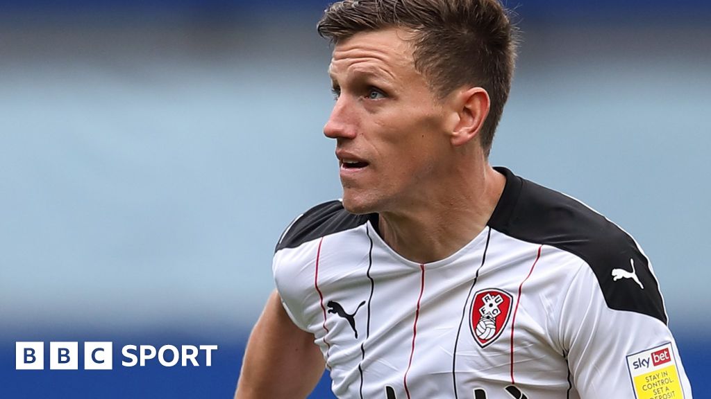 Crewe Alexandra re-sign Billy Jones & Stephen Walker on loan - BBC Sport