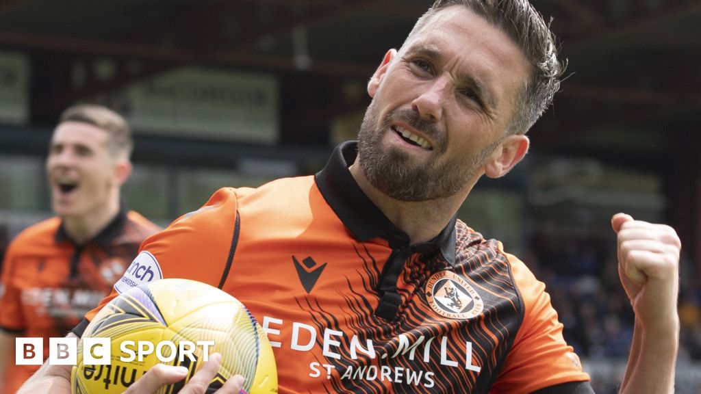 Nicky Clark: Striker joins St Johnstone from Dundee United - BBC Sport