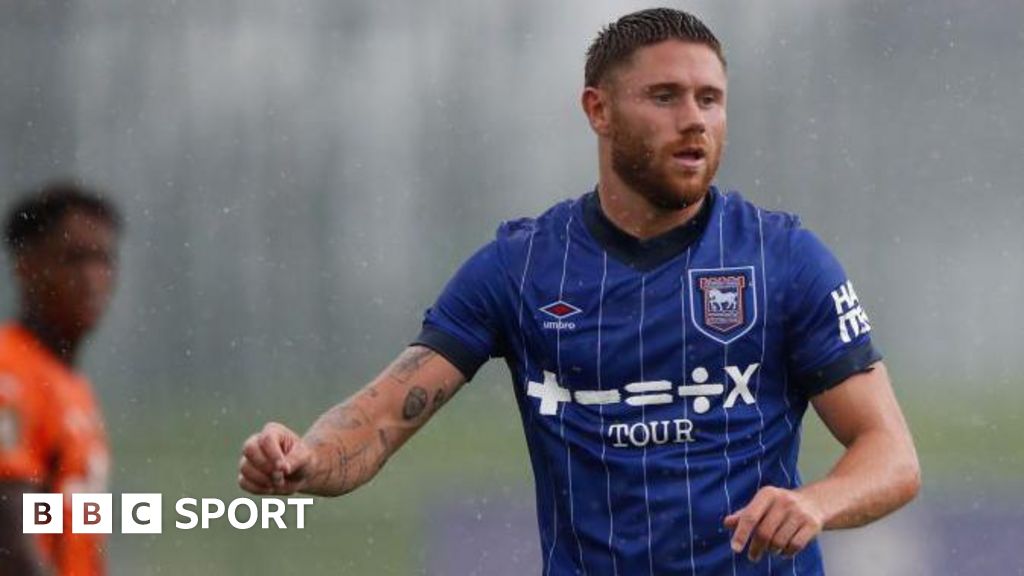 Ipswich news: Wes Burns signs two-year deal at Portman Road - BBC Sport
