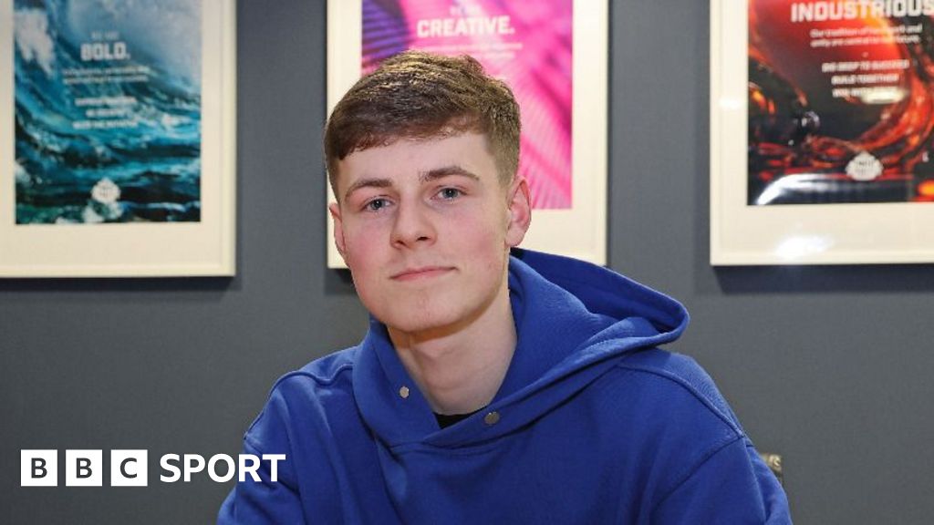 Sunderland announce late transfer signing: Rhys Walsh - BBC Sport