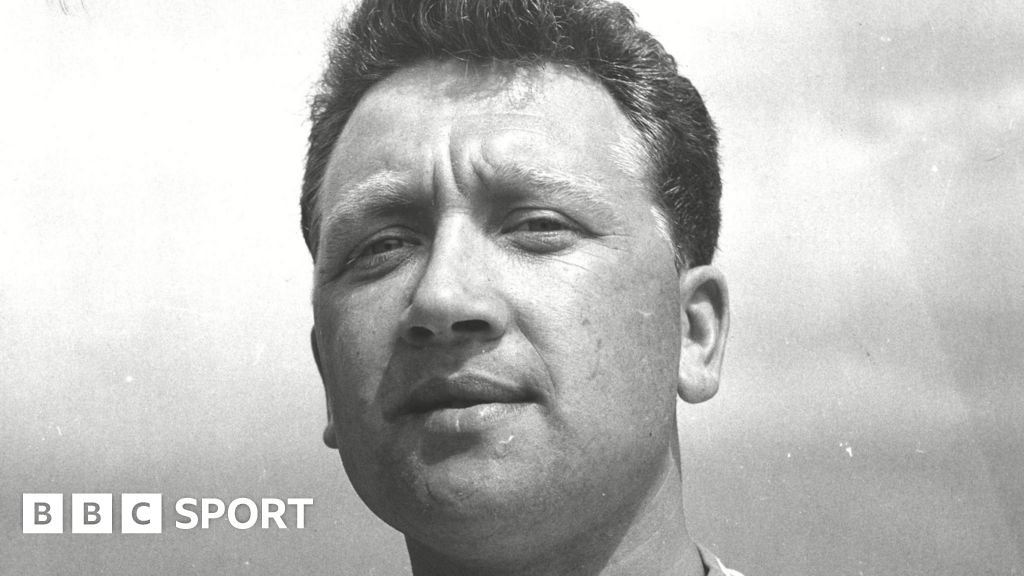 Graham Williams: Former Swansea, Everton and Wales player dies, aged 81 ...