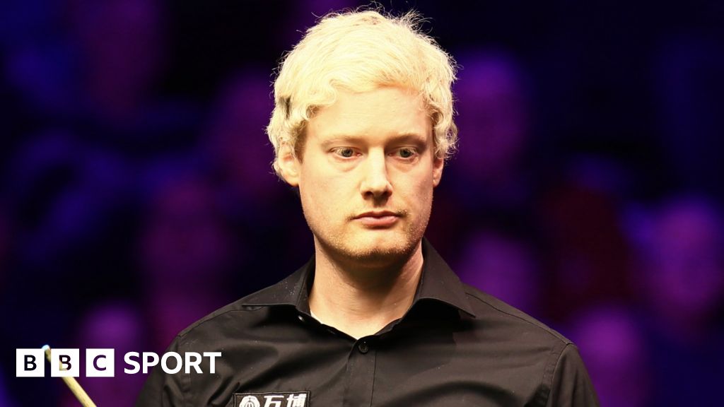 Welsh Open: Neil Robertson into third round with Mark Joyce win - BBC Sport