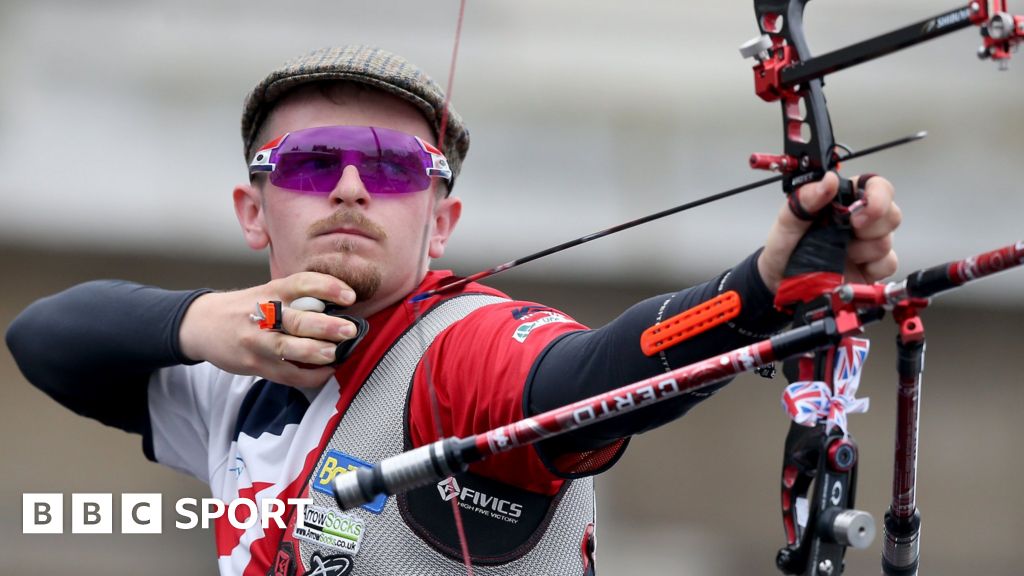 European Archery Championships: GB men's team claim silver - BBC Sport