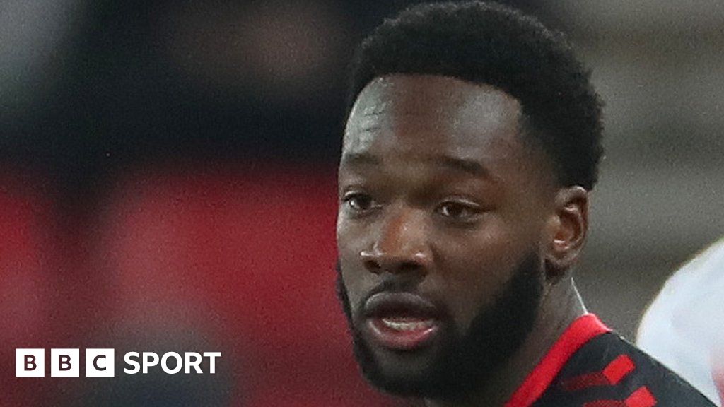 Shayden Morris: Aberdeen 'have watched' Fleetwood Town winger - BBC Sport