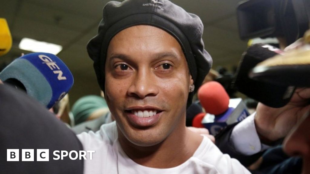 Ronaldinho and brother under house arrest in Paraguay - BBC Sport