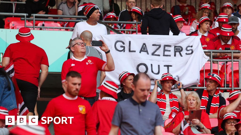 Takeover uncertainty 'will be hindering Manchester United' - BBC Sport