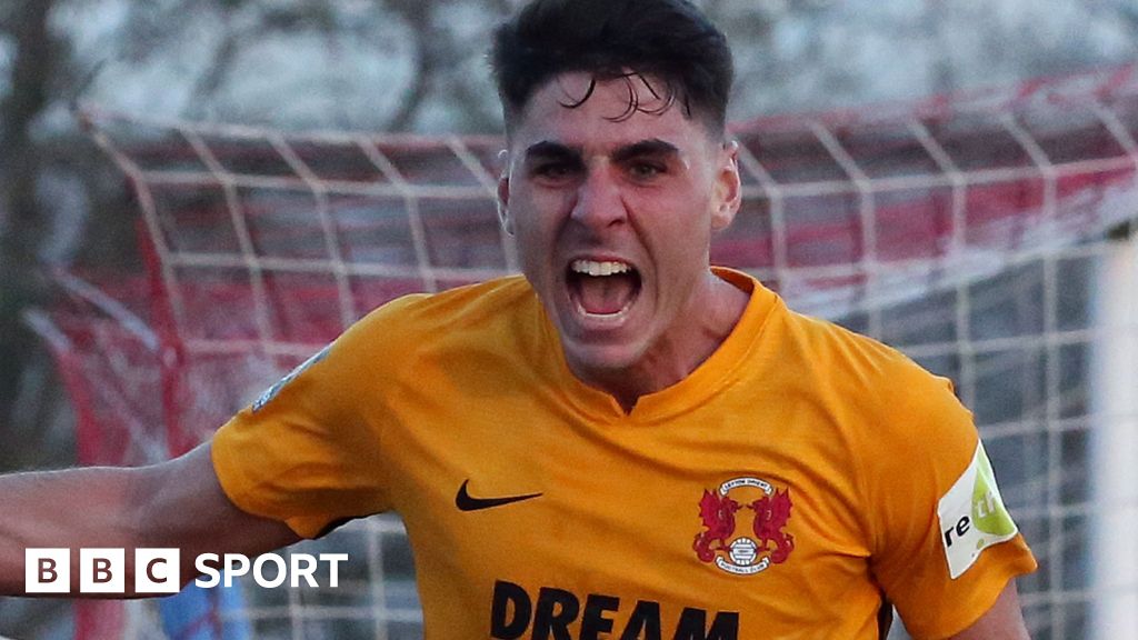 Dan Happe: Leyton Orient defender extends contract until 2021 - BBC Sport