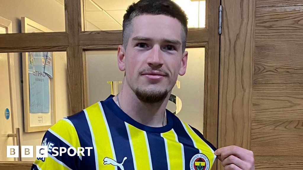 Kent joins Fenerbahce after leaving Rangers - BBC Sport