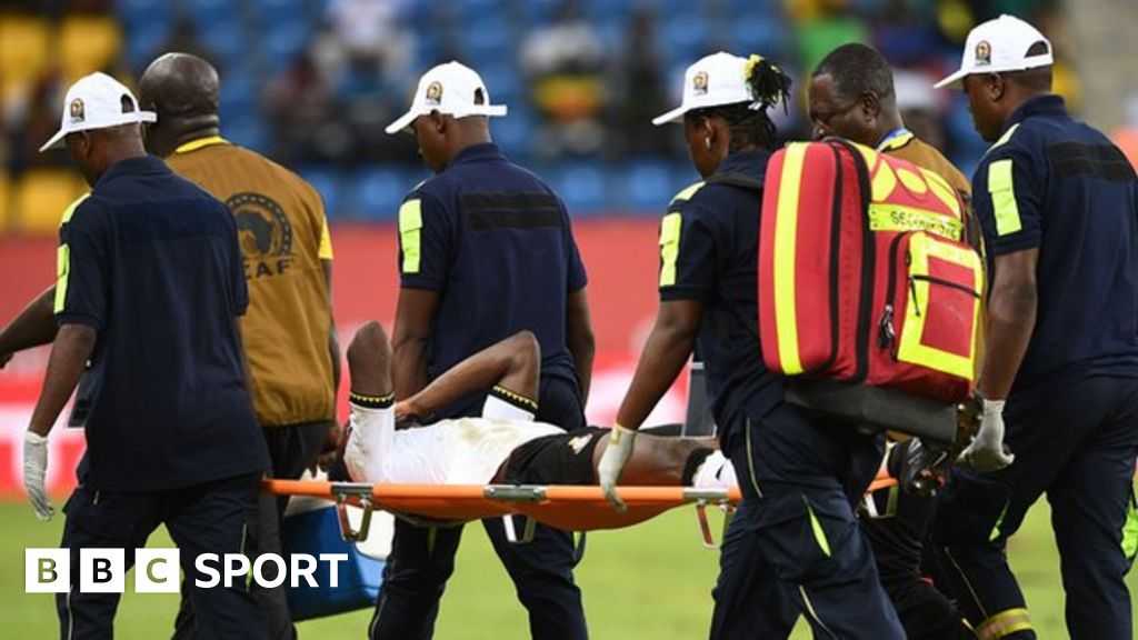 Afcon 2017: Ghana's Baba Rahman leaves Afcon because of injury - BBC Sport