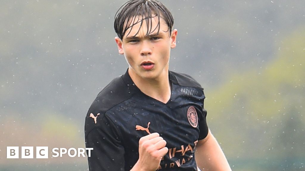 Callum Doyle: Sunderland sign Manchester City defender on season-long ...