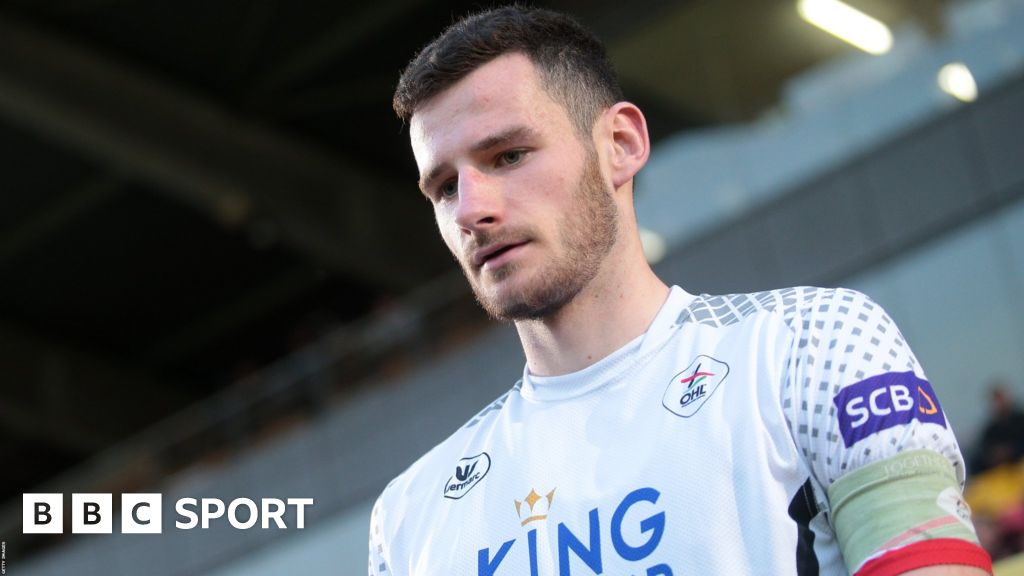 Elliott Moore: Defender joins Oxford United from Leicester City - BBC Sport