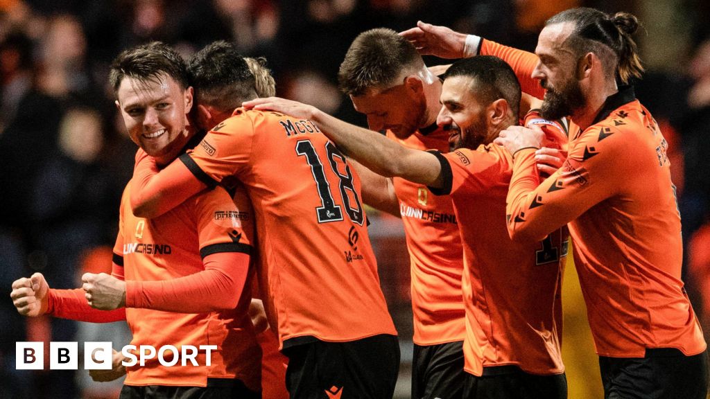 Dundee United 4-0 Kilmarnock: Liam Fox's side off bottom after thumping win - BBC Sport