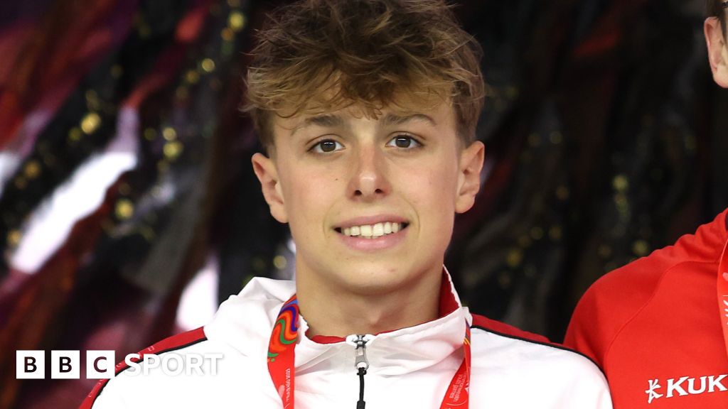 Filip Nowacki: Jersey swimmer wins historic third Commonwealth Youth Games medal - BBC Sport