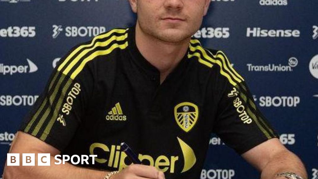 Leeds United transfer news: Lewis Bate signed from Chelsea - BBC Sport