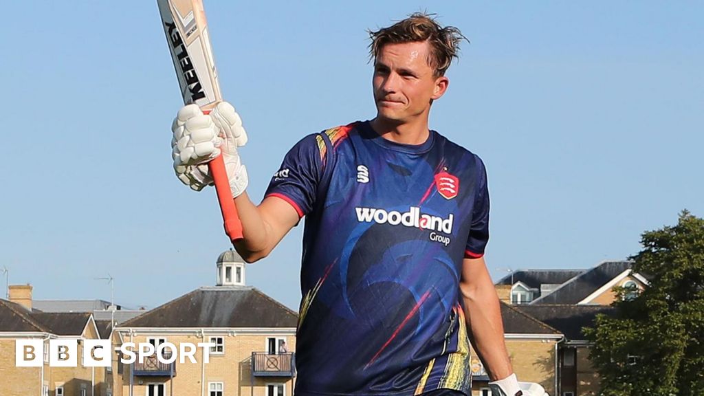 Michael Pepper: Essex batter happy to 'kick' on to first century - BBC Sport