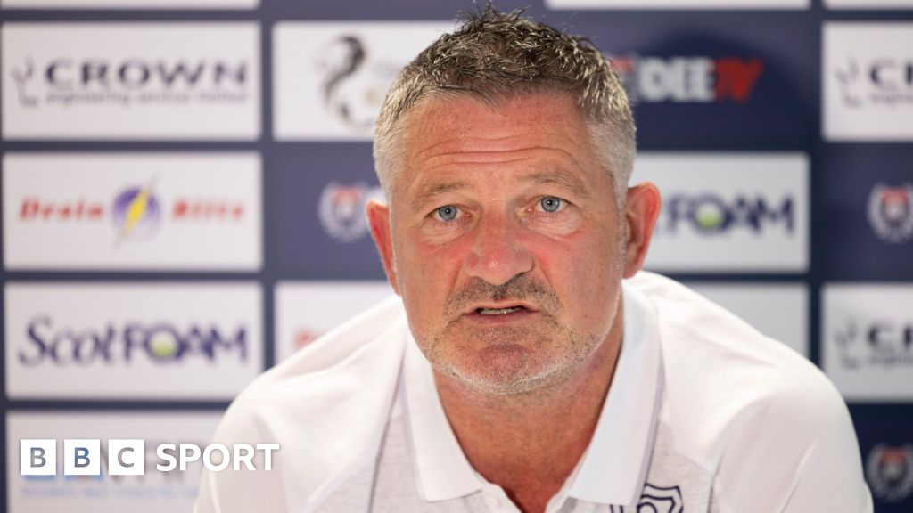 Docherty can 'feel buzz' around Dundee - BBC Sport