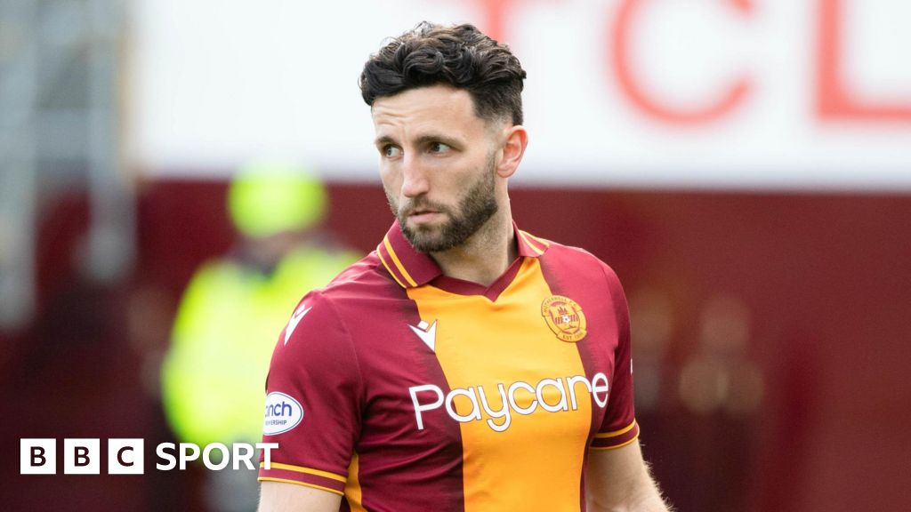 Lamie earns manager praise for playing through pain - BBC Sport