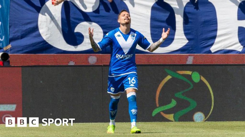 Hibs take Brazilian Adryan on trial - BBC Sport