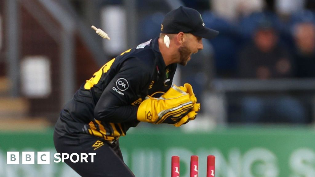 Chris Cooke: Wicketkeeper-batter signs new two-year Glamorgan deal ...