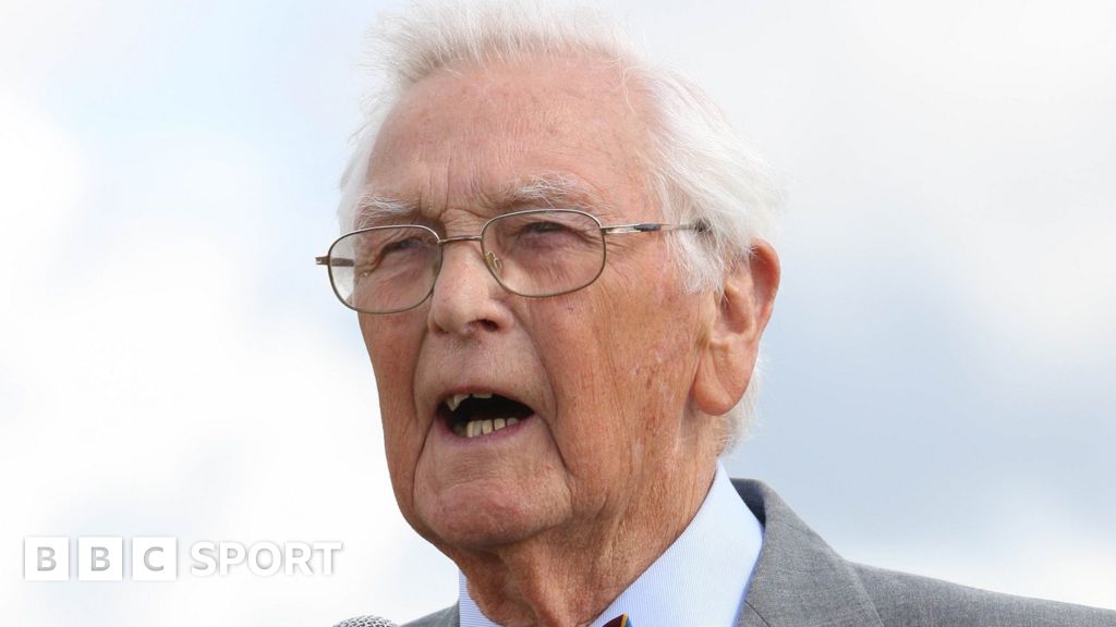 Peter Rees: Llanelli and Scarlets great dies aged 95 - BBC Sport