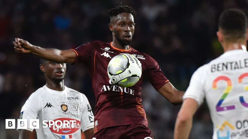 Boubacar Traore: Wolves sign midfielder on season-long loan from Metz ...