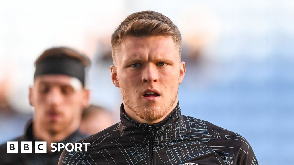 Rob Dickie: Bristol City sign QPR defender on a deal until 2026 - BBC Sport