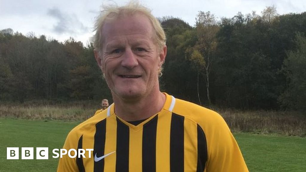 Colin Hendry: Premier League winner plays for Blackburn pub team ...