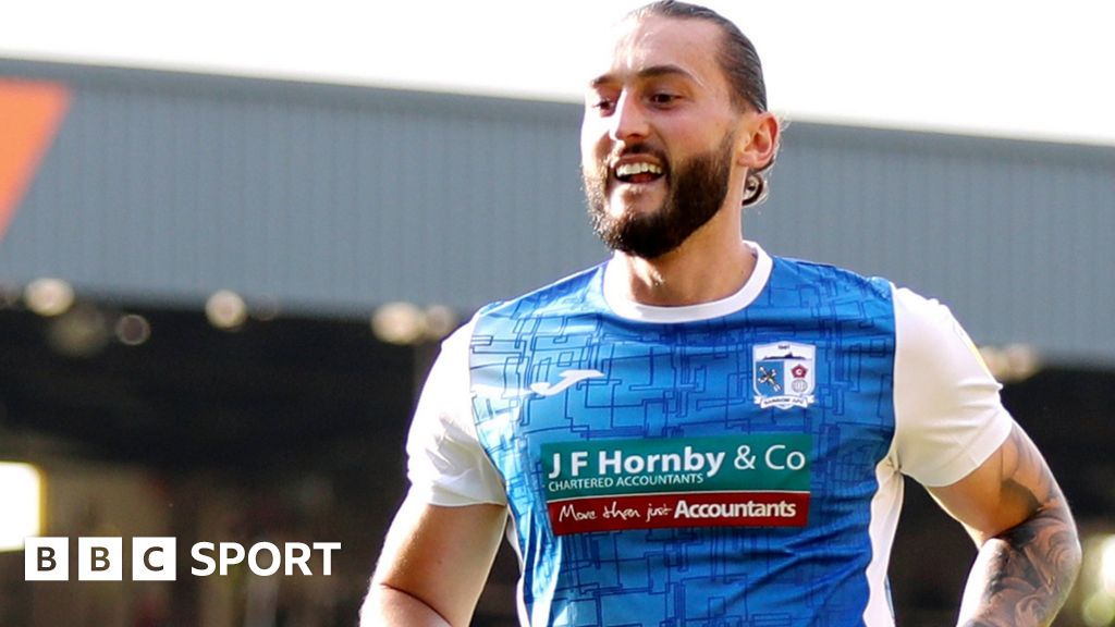 Ollie Banks: Barrow midfielder signs new deal - BBC Sport