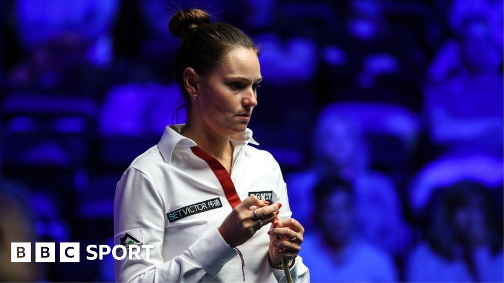 Women's world number one Reanne Evans regains two-year professional ...