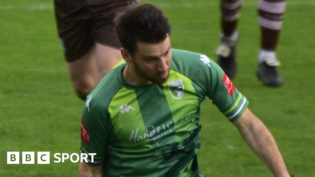 Ross Allen: Guernsey FC boss hails return of record goalscorer - BBC Sport