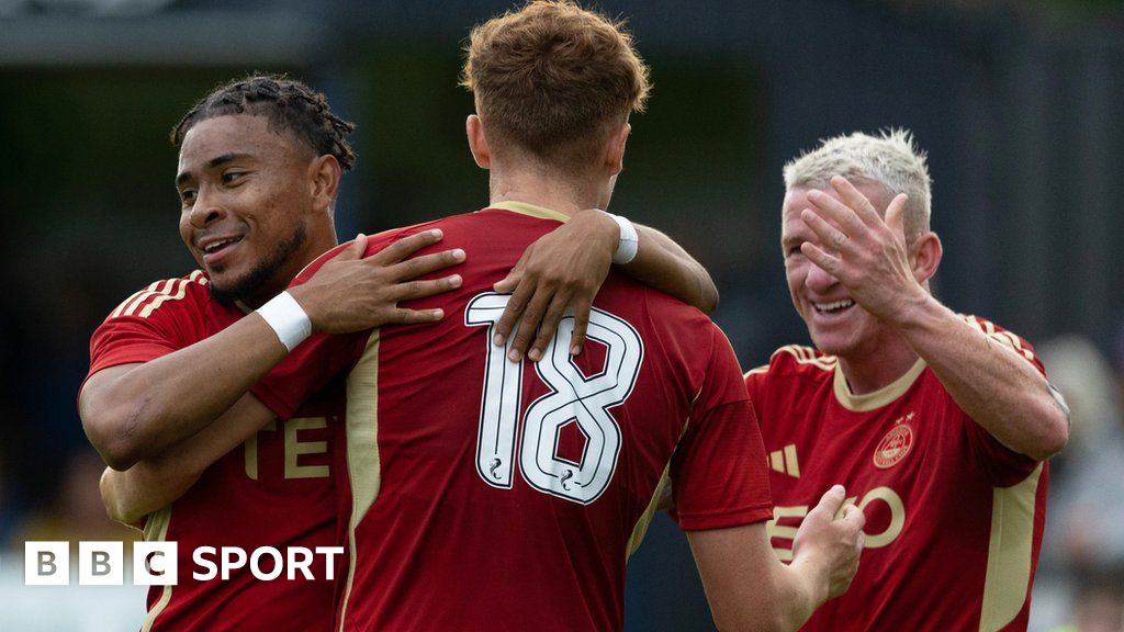 Slobodan Rubezic: Aberdeen sign centre-half from Novi Pazar - BBC Sport