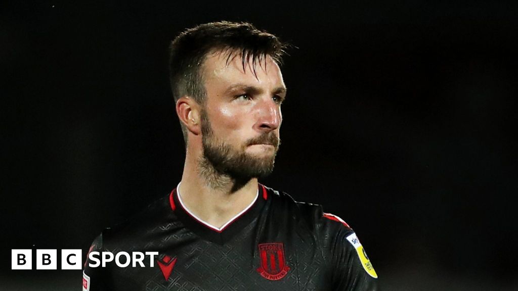 Morgan Fox: QPR sign defender following Stoke City departure - BBC Sport